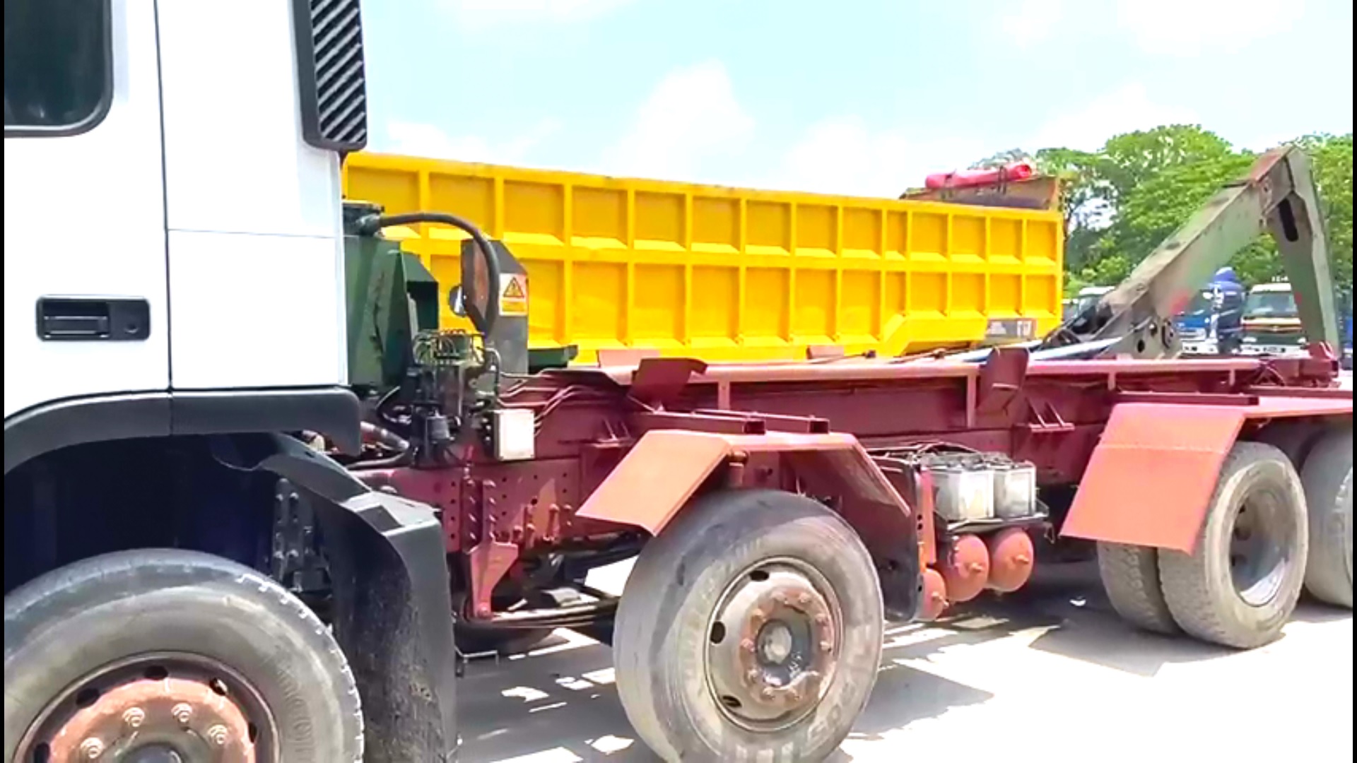 VOLVO FM13 HOOK LOADER - Tng Trucks Sdn Bhd